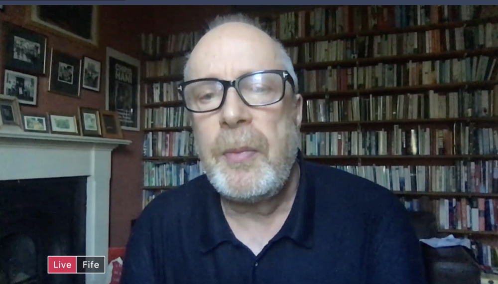 ‘If ministers wait on tables without wearing masks… it undermines ...