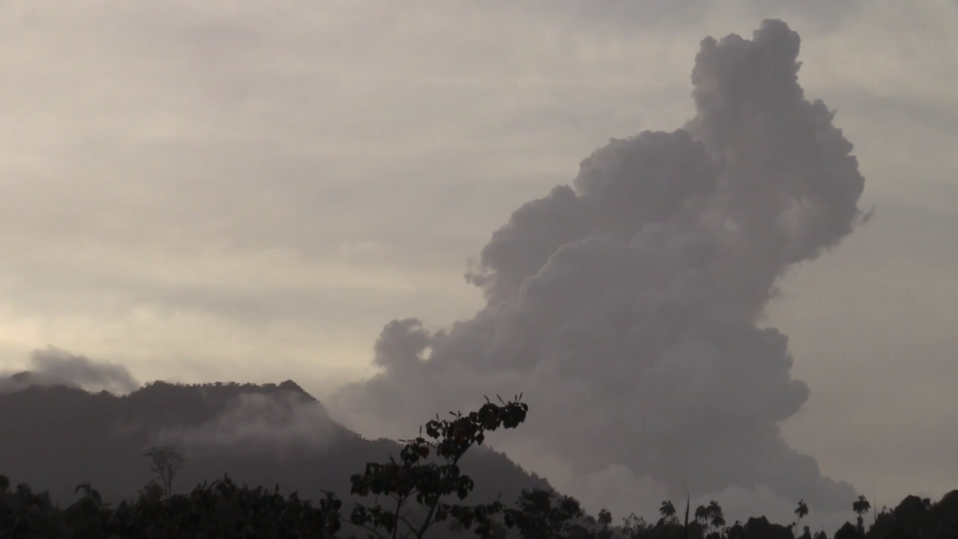 UN warns of growing humanitarian crisis after St Vincent volcano ...