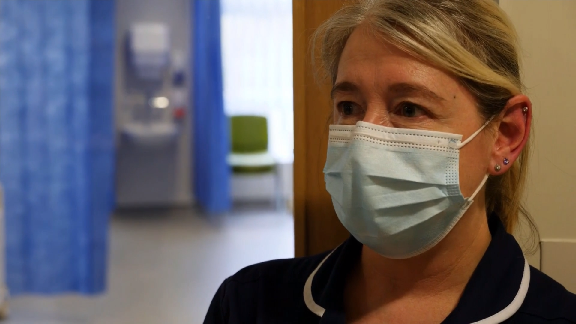 Inside a UK hospital ‘nearly 99% full’ amid Covid fears – Channel 4 News