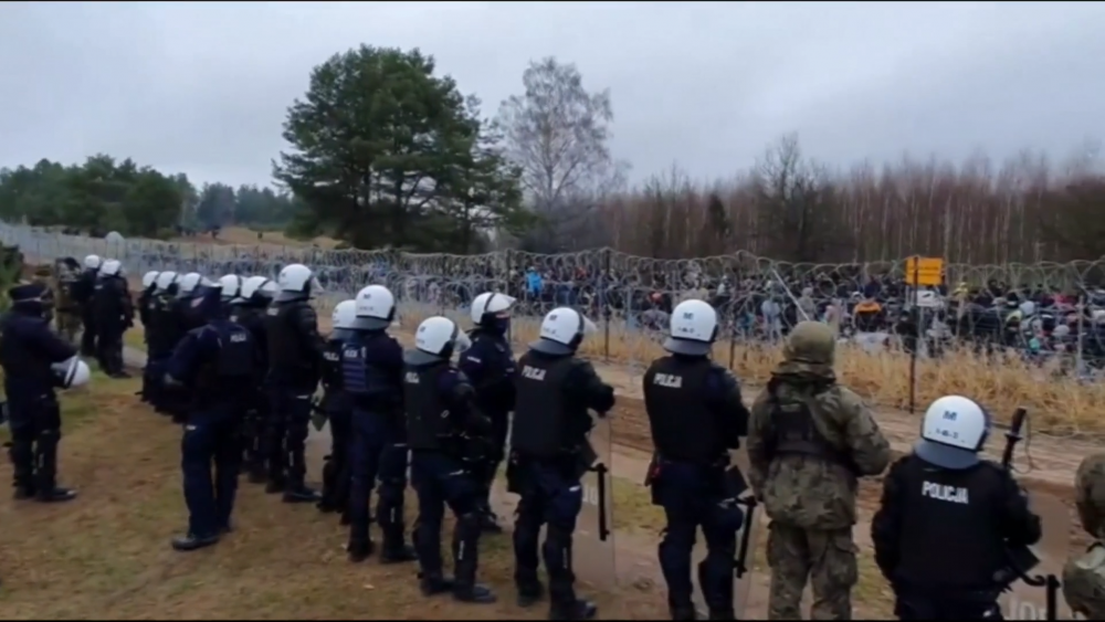 Around 50 arrested in Poland as Belarus migrants try to cross border ...