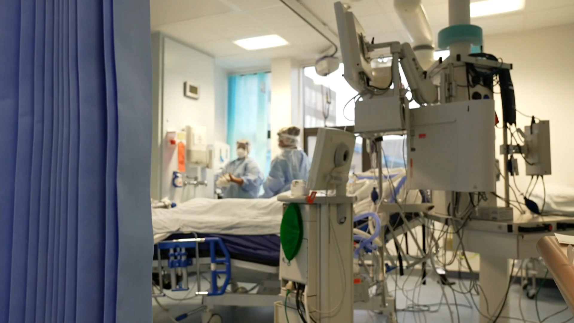 Covid: Inside an ICU as UK cases hit new record high – Channel 4 News