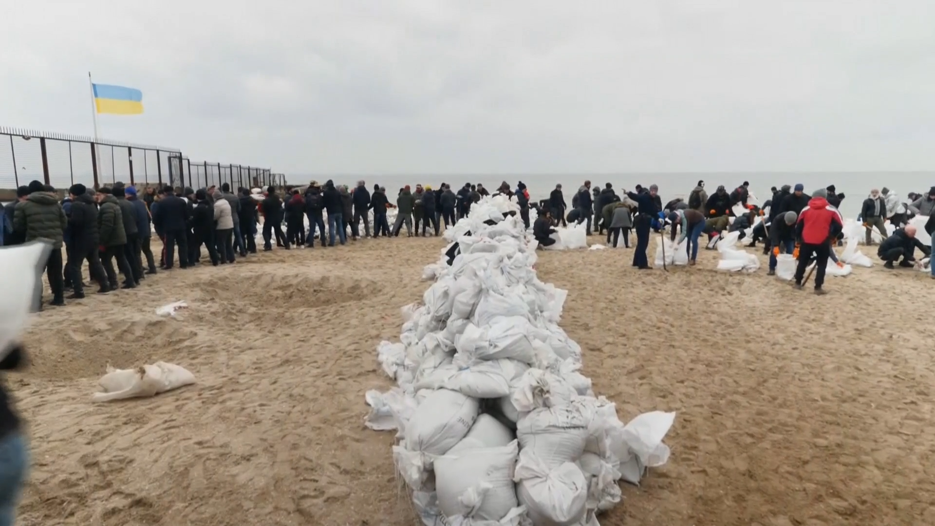 Russia Ukraine conflict: Odesa residents prepare for Russian attack on ...