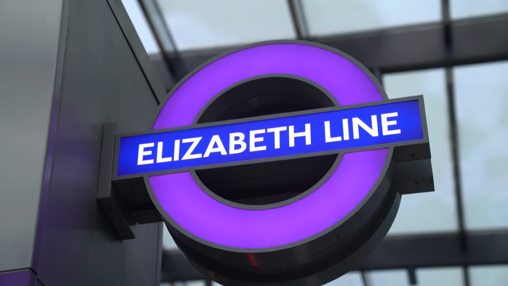 Elizabeth Line: Passengers flock to use new service – Channel 4 News