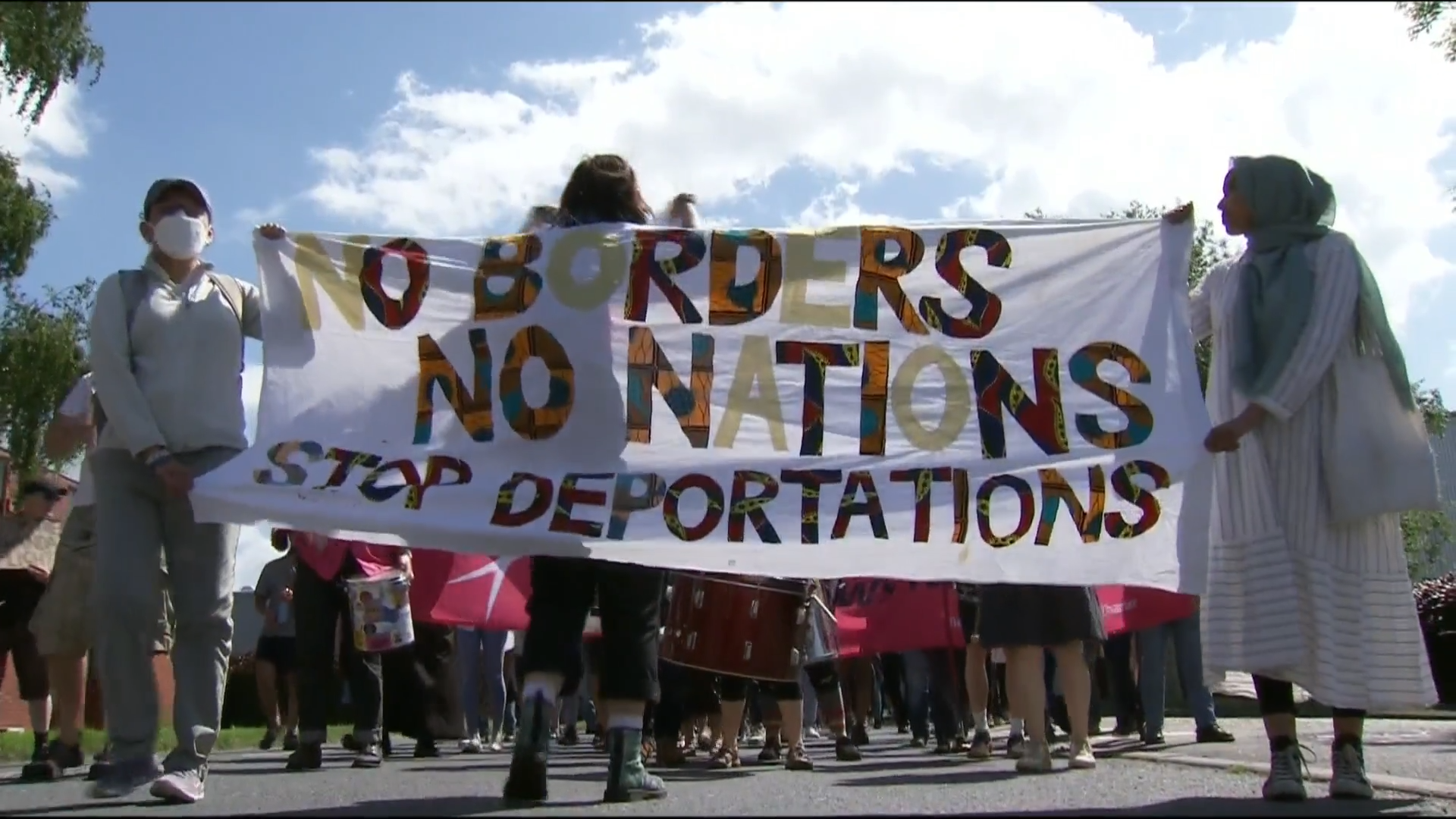 Rwanda flight protesters gather at deportation centre – Channel 4 News