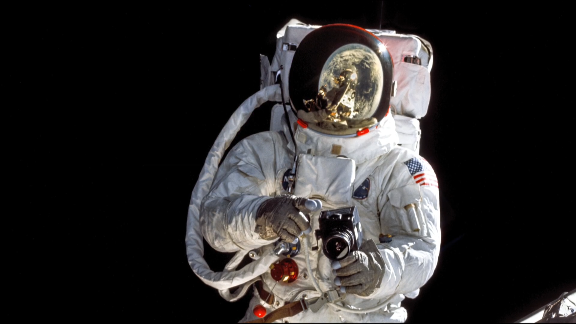 New images of the Apollo space mission – Channel 4 News