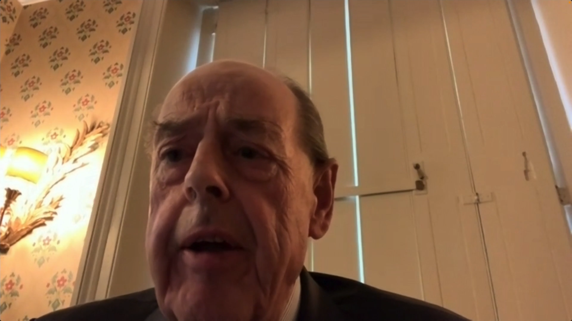 Crowds mourning Queen paying respects ‘to someone they feel they knew ...