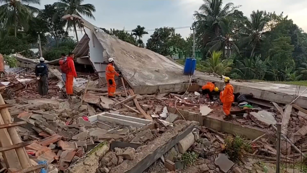 At least 268 dead after Indonesia earthquake – Channel 4 News