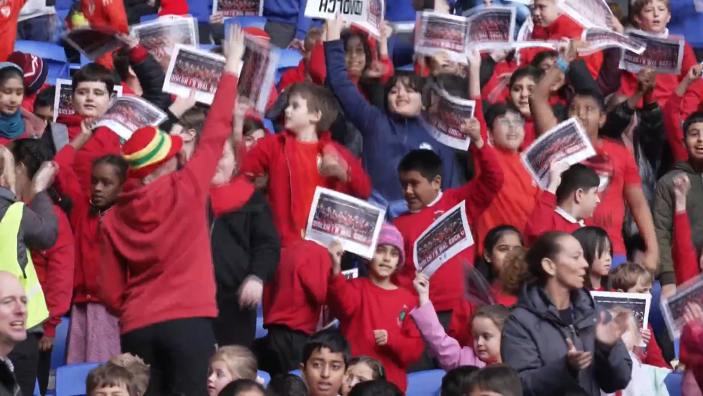 Welsh children bid excited farewell as national team heads to World Cup ...