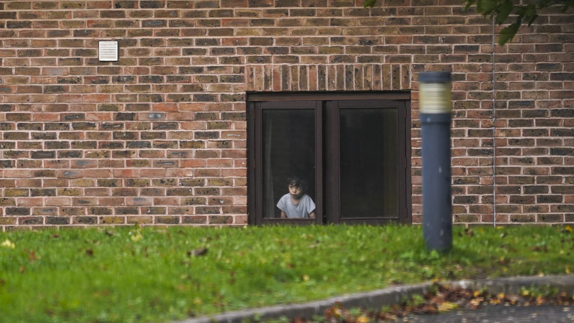 FactCheck: 200 unaccompanied asylum-seeking children still missing from ...