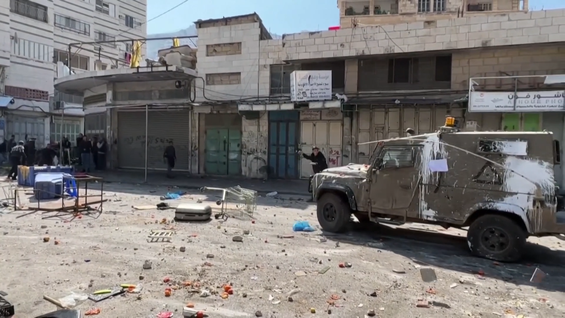 10 Palestinians dead and over a hundred injured after Israeli military ...