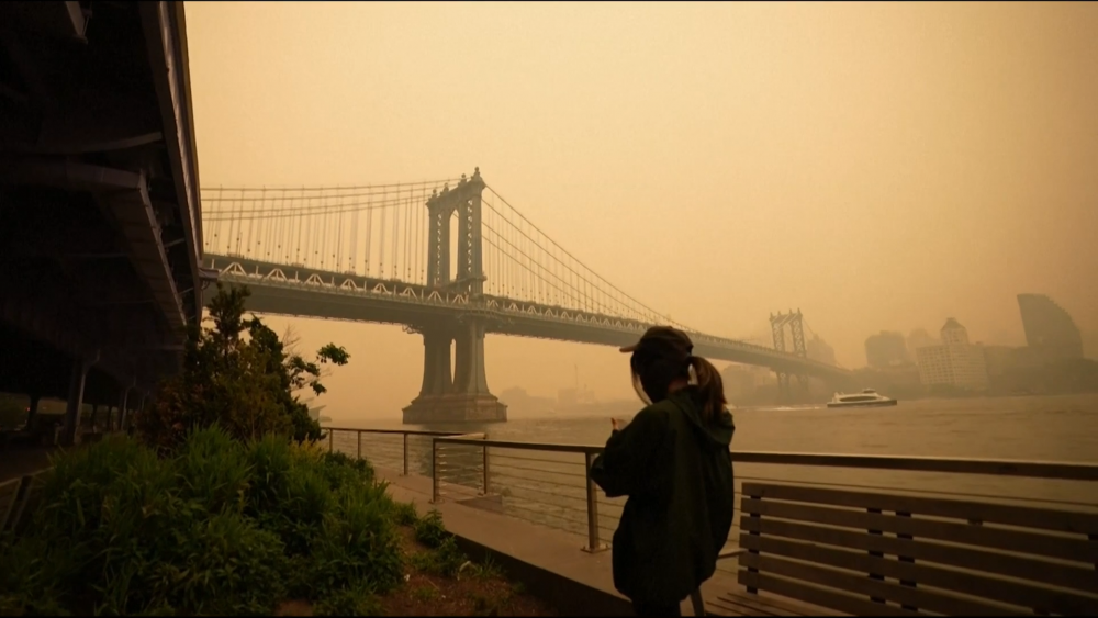 Canadian wildfire smoke cloaks eastern USA – Channel 4 News