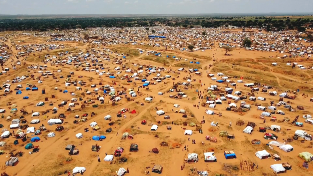 Thousands of Sudanese flee West Darfur to Chad – Channel 4 News