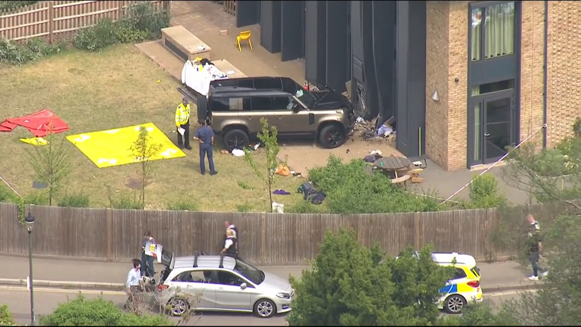 Wimbledon school crash: eight year-old tragically killed – Channel 4 News