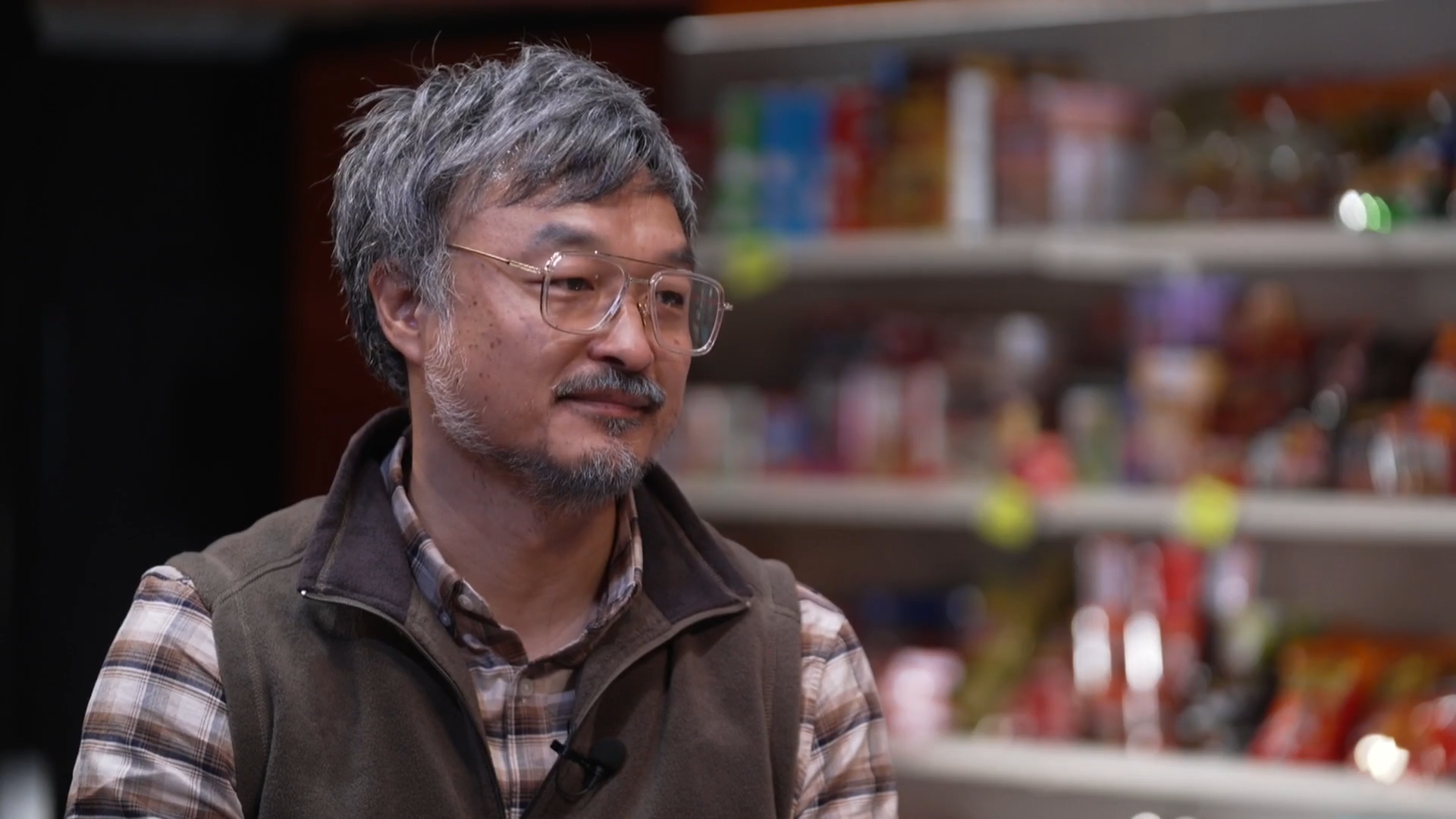 Kim’s Convenience: hit sitcom comes to London stage – Channel 4 News