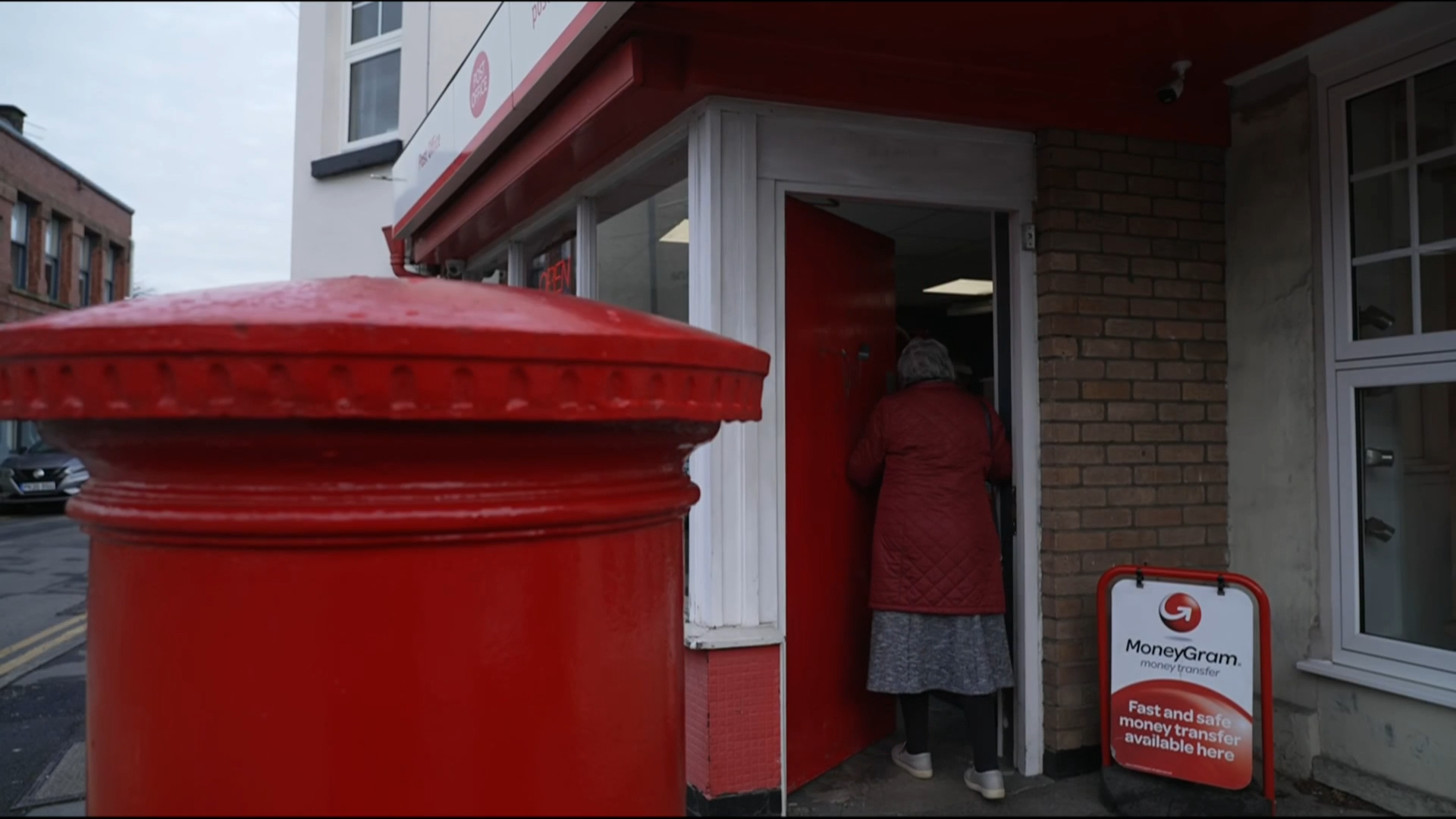 Government signed off on Post Office executives bonuses – Channel 4 News
