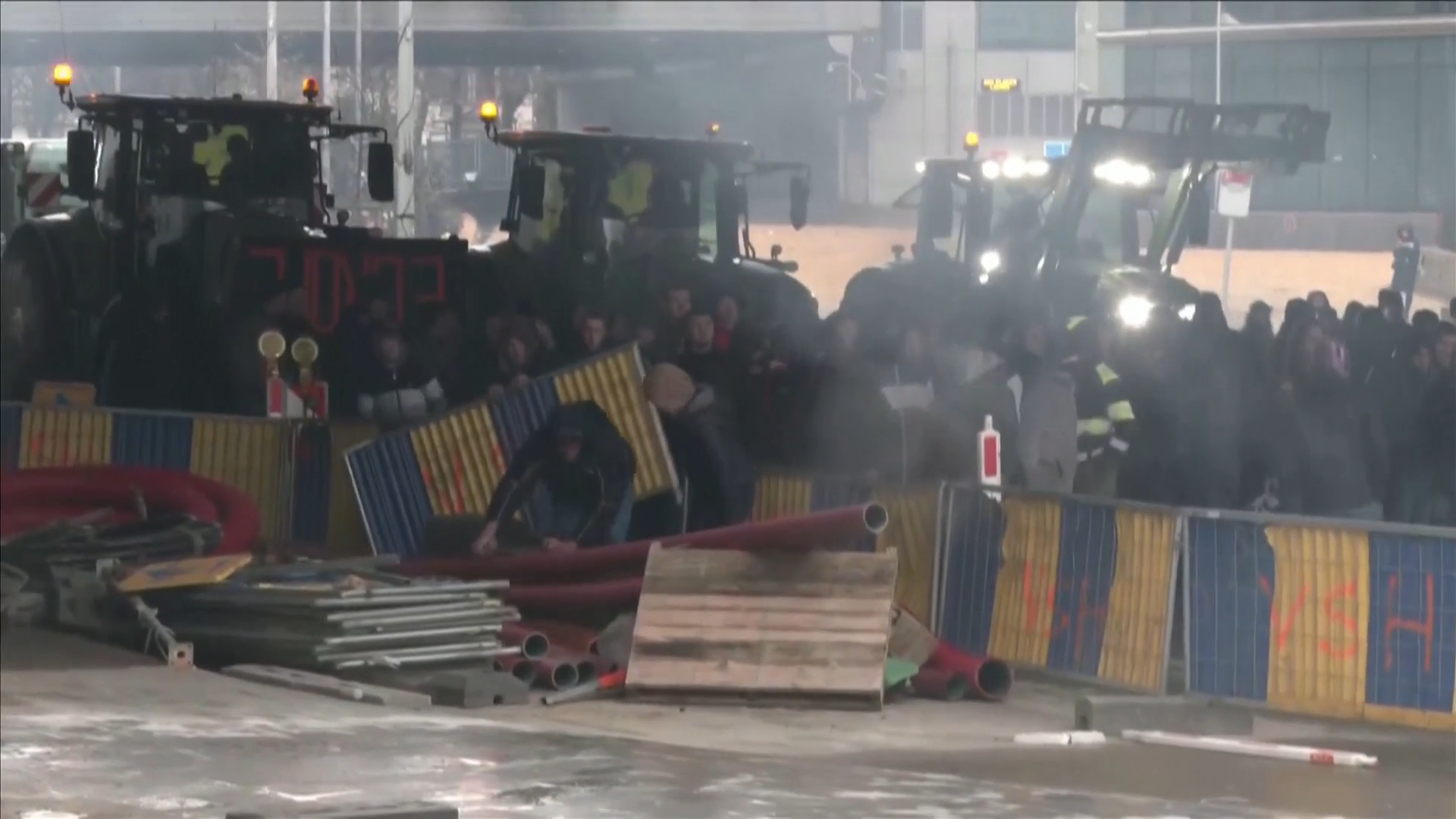 Farmers protest with manure and burning tyres in clashes with police in ...