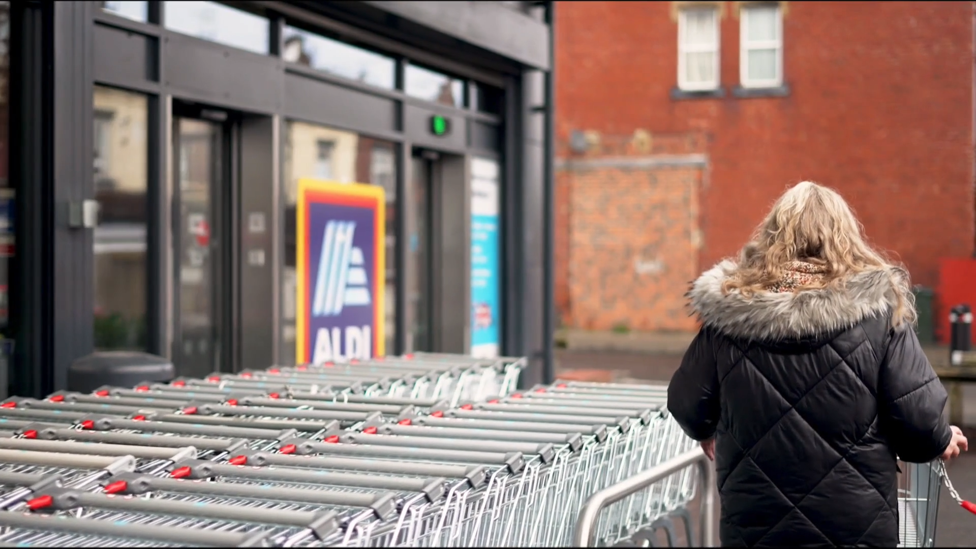 Working but poor: millions in work and in poverty – Channel 4 News