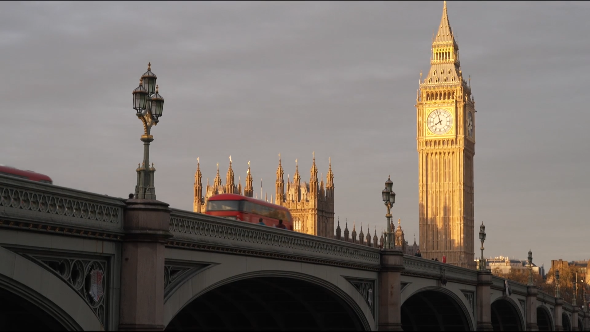 Will police tackling protests outside Parliament keep MPs safe ...