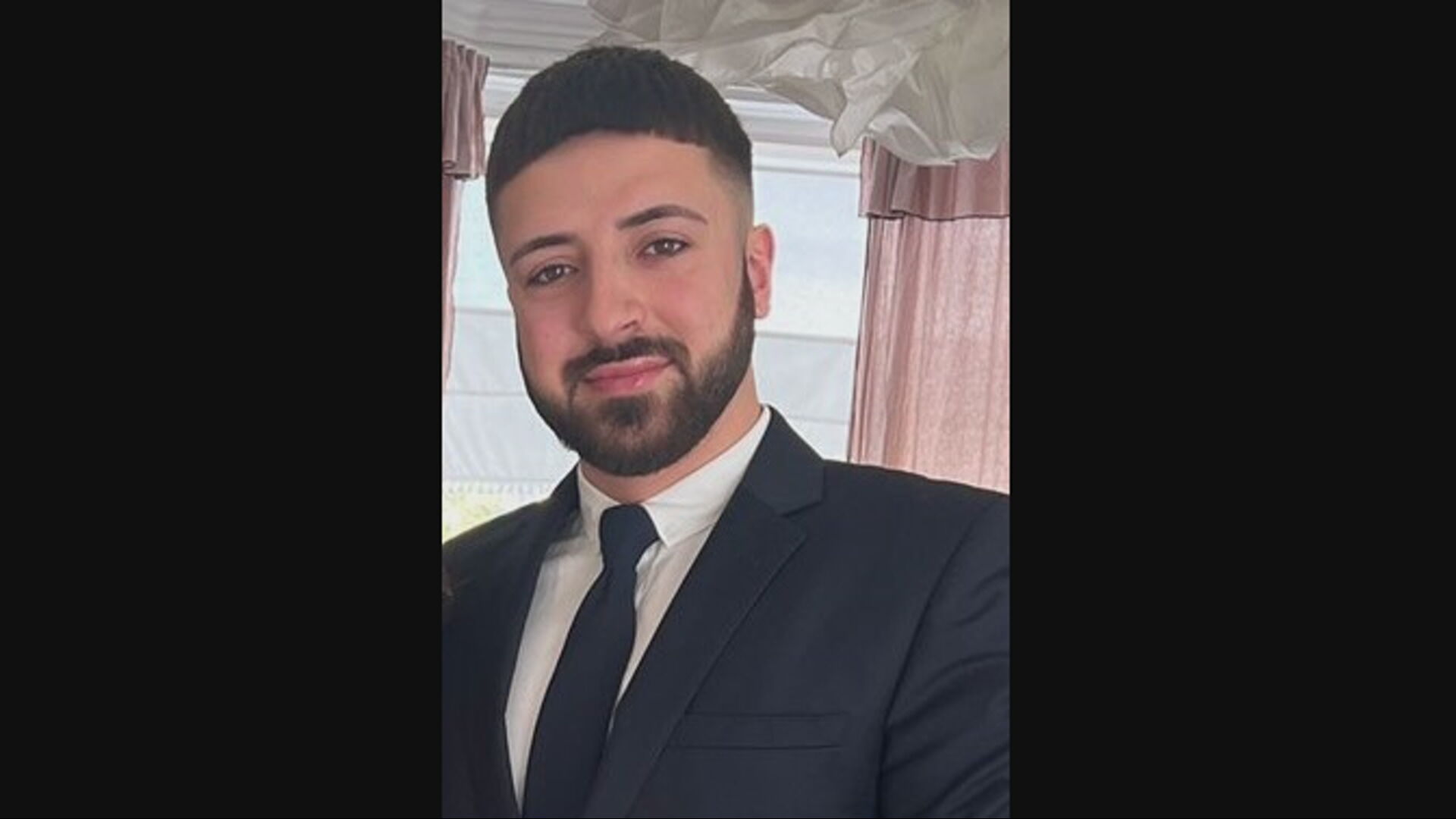 Bushey manhunt: Suspect in triple murder found by police – Channel 4 News