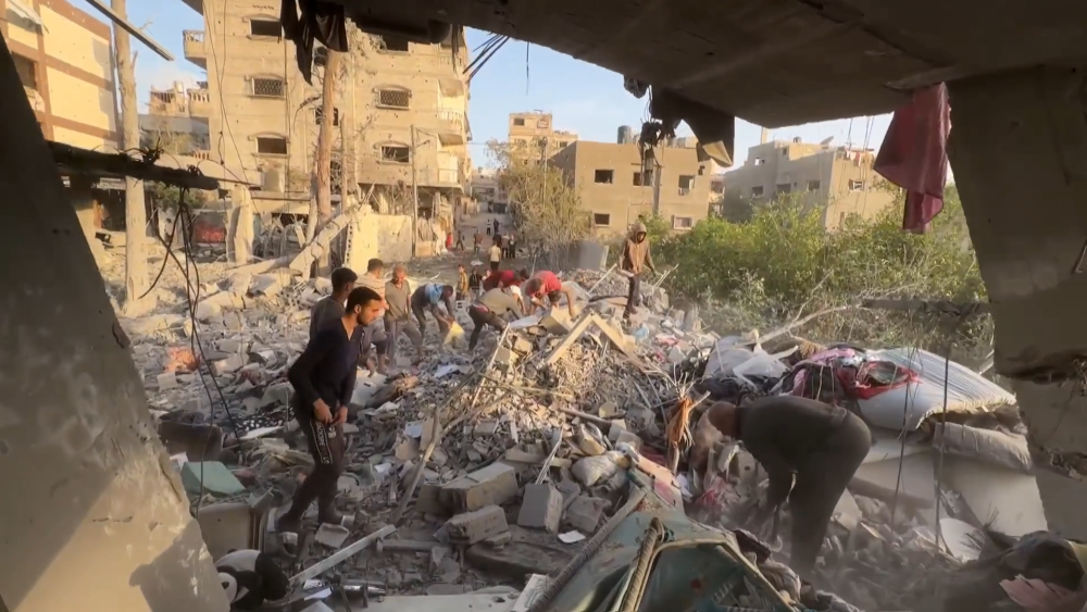 At least 70 killed as Israel steps up Gaza bombing – Channel 4 News