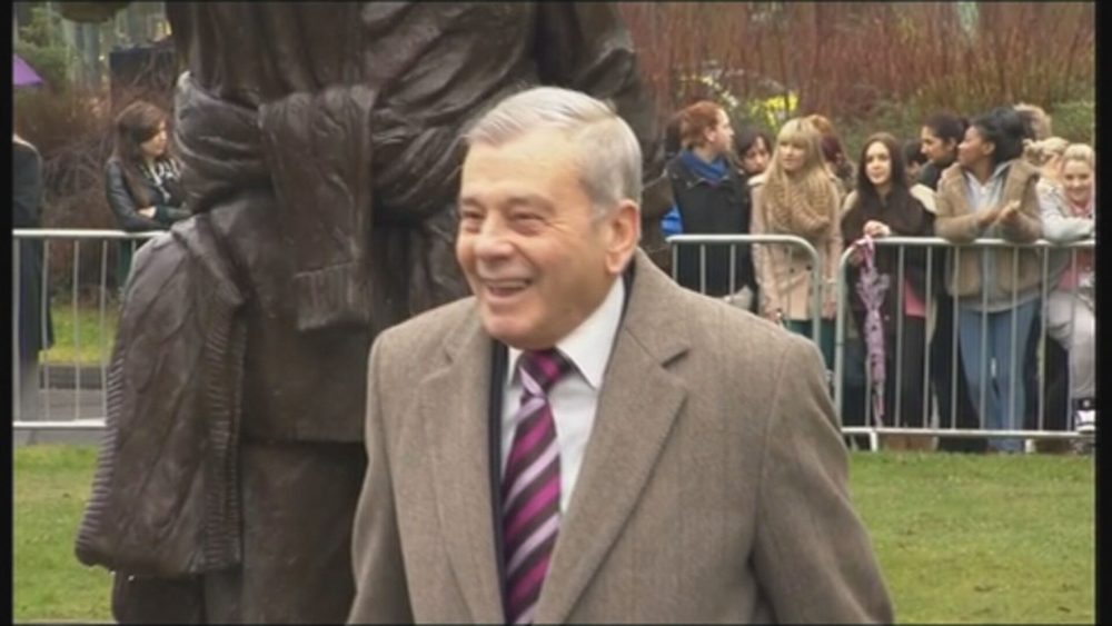 Legendary cricket umpire Dickie Bird dies aged 92 – Channel 4 News