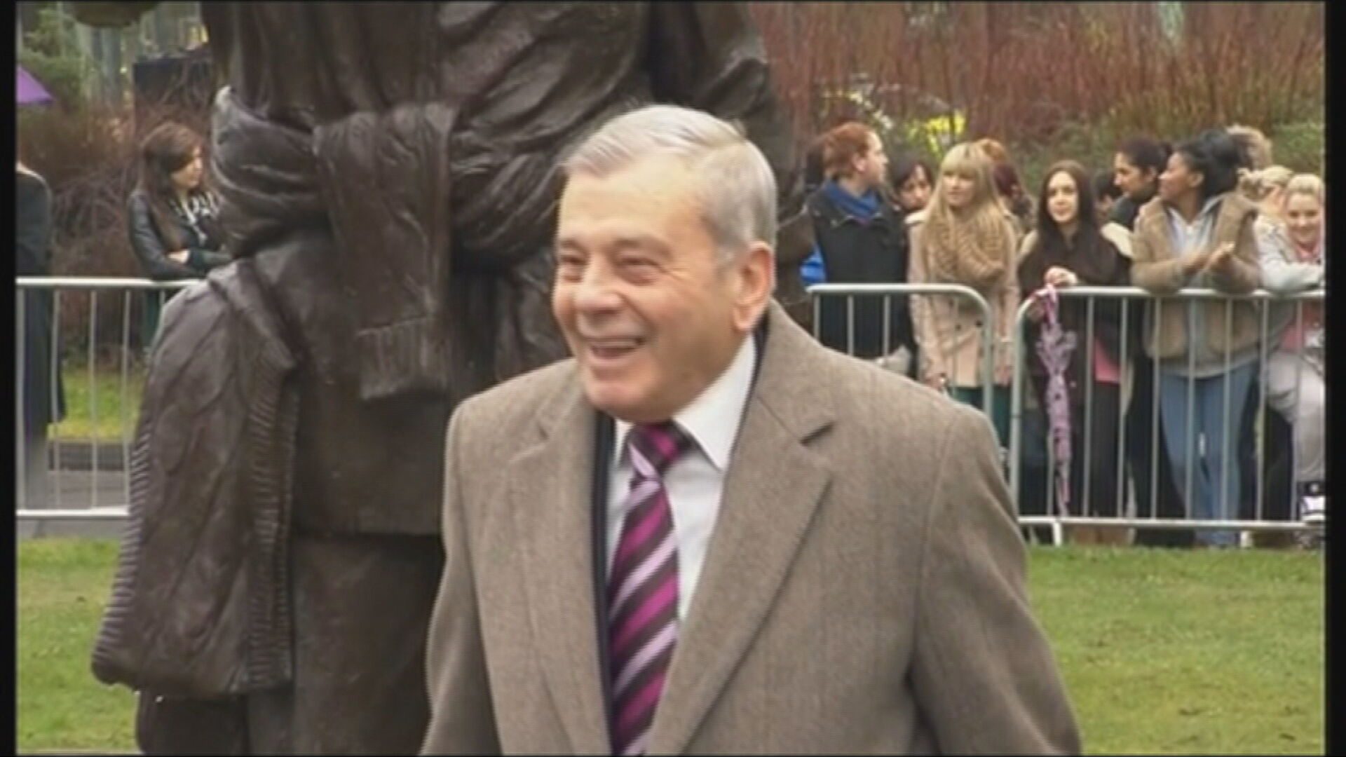 Legendary cricket umpire Dickie Bird dies aged 92 – Channel 4 News