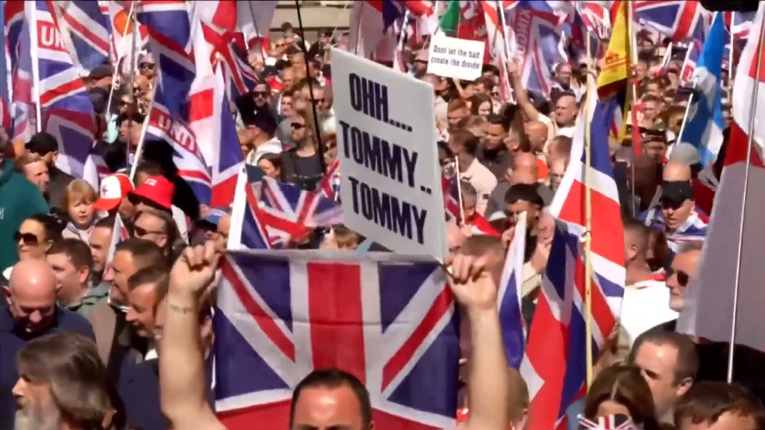 Tensions and some violence as 100,000 attend London far right rally ...