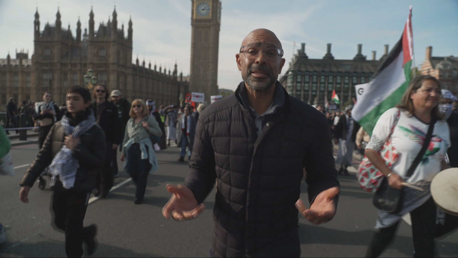 Hundreds of thousands march for Palestine in central London – Channel 4 ...