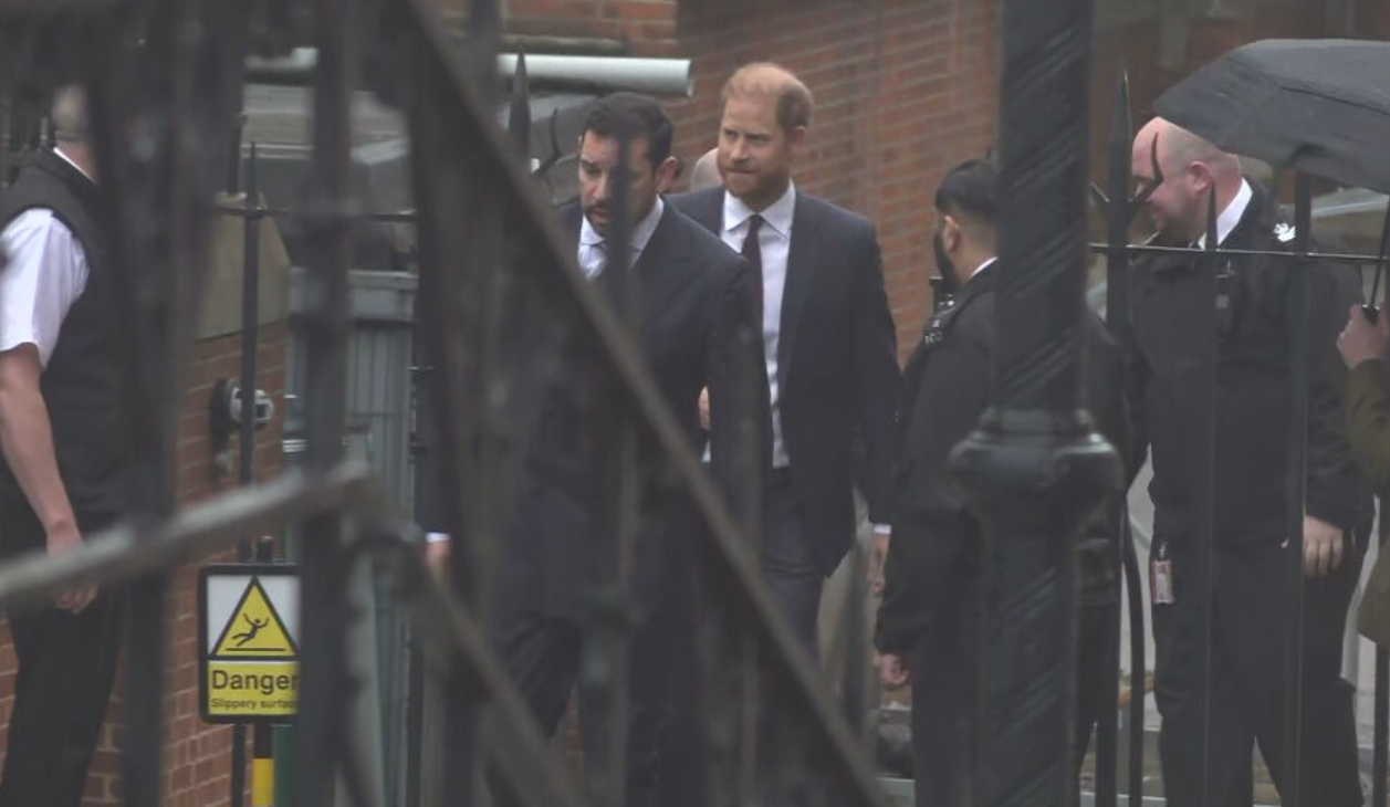 Prince Harry holds back tears giving evidence against Daily Mail ...